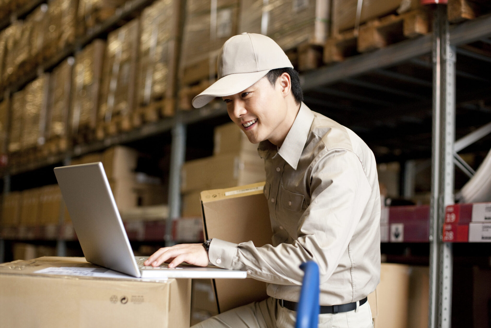 A Guide on Pick and Pack Warehousing